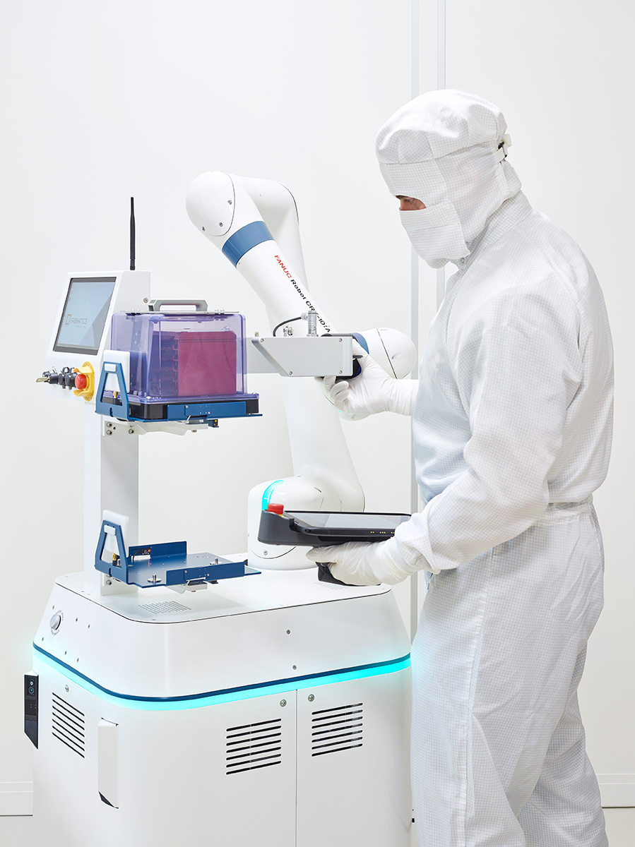 Mobile Robot - Reticle Handling with the HERO Scout